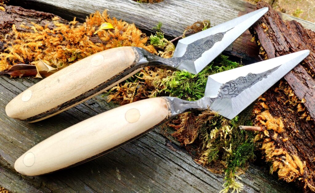 Small Archaeology Trowel - Hand Forged - Anvil And Yew